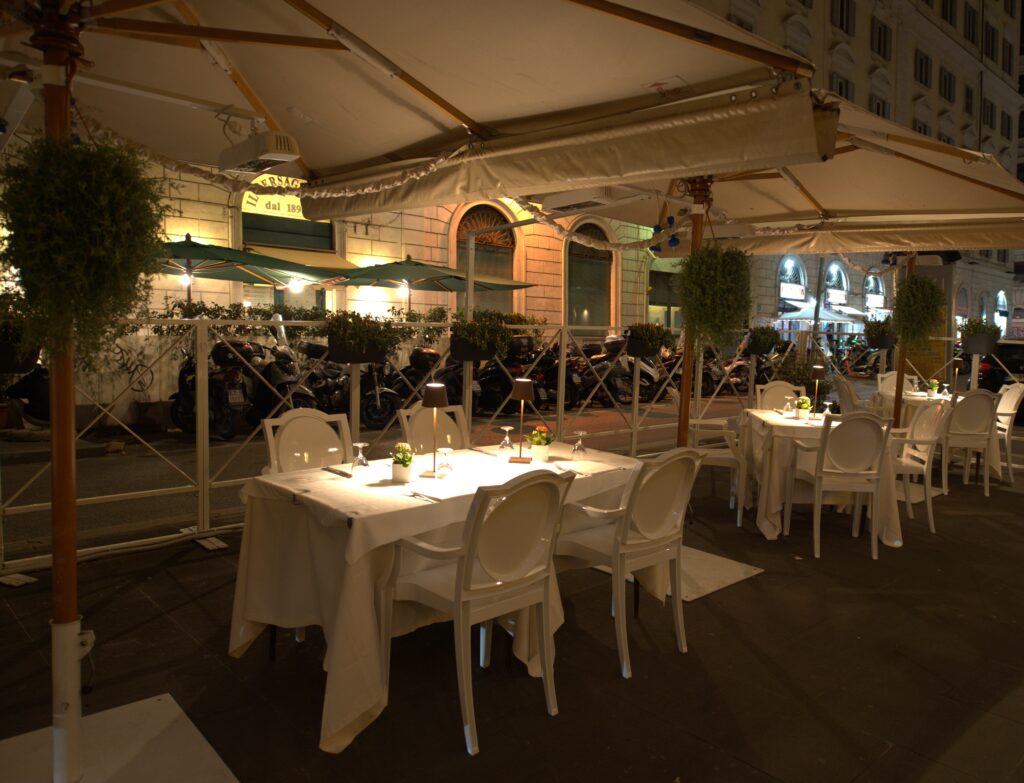Book your table in the outdoor dehors of Massimo D'Azeglio